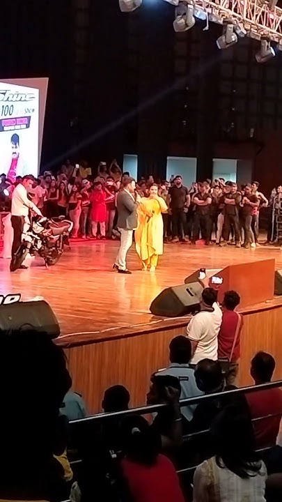 Pawan Singh & Anupama yadav stage show in patna - YouTube
