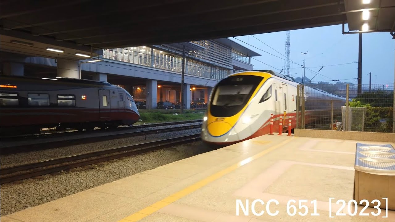 KTM Class 93 EMU ETS 213 Departing, ETS 219 Arriving Sungai Buloh - YouTube