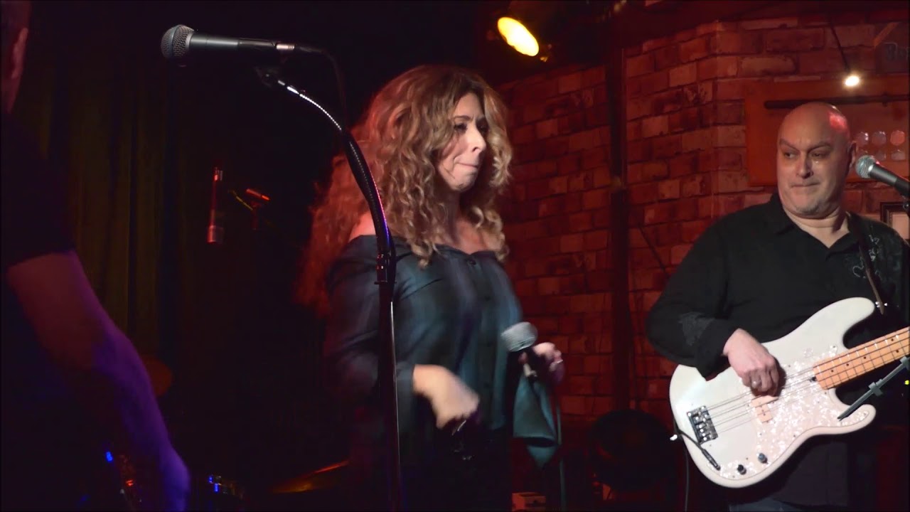 "Walking on Sunshine" perfrmed by Carmella Long and the Meteors at ...