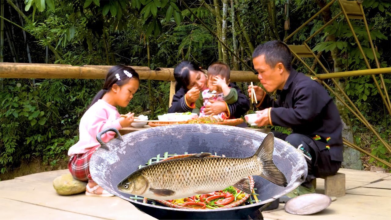 Catching Giant Carp & Cooking in Huge Pan – Farm Life with the Dwarf ...