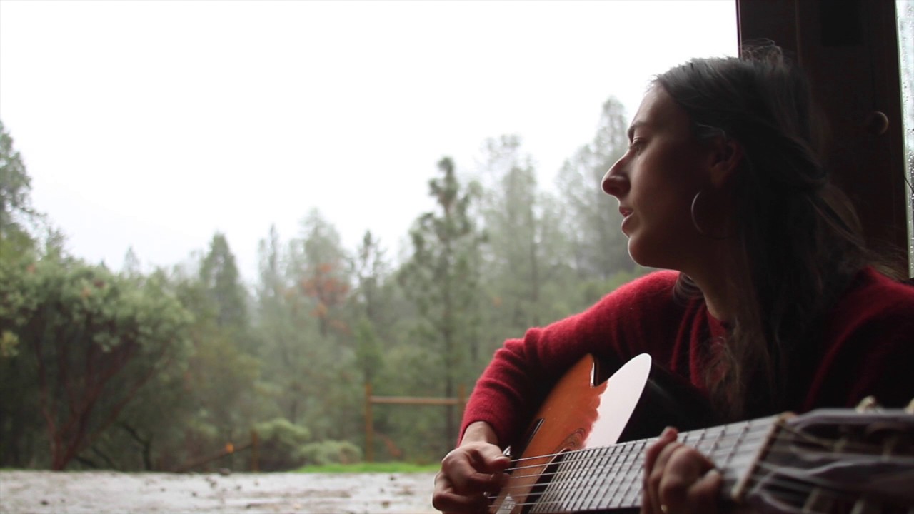 Ayla Nereo - Rain - live acoustic - YouTube