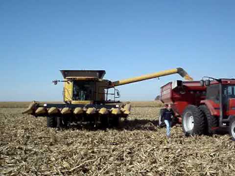 Challenger Combine 660B Unload - YouTube