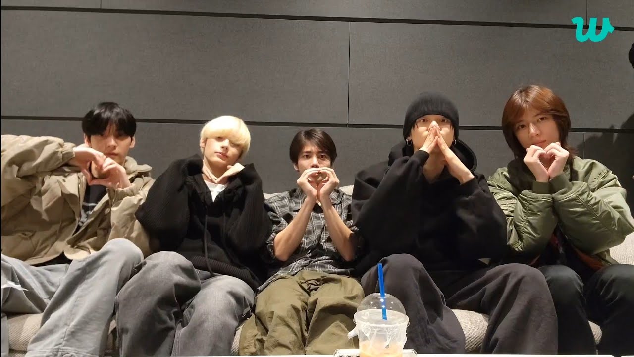 [TXT WEVERSE LIVE] It's the end of the year {2023.11.25} - YouTube