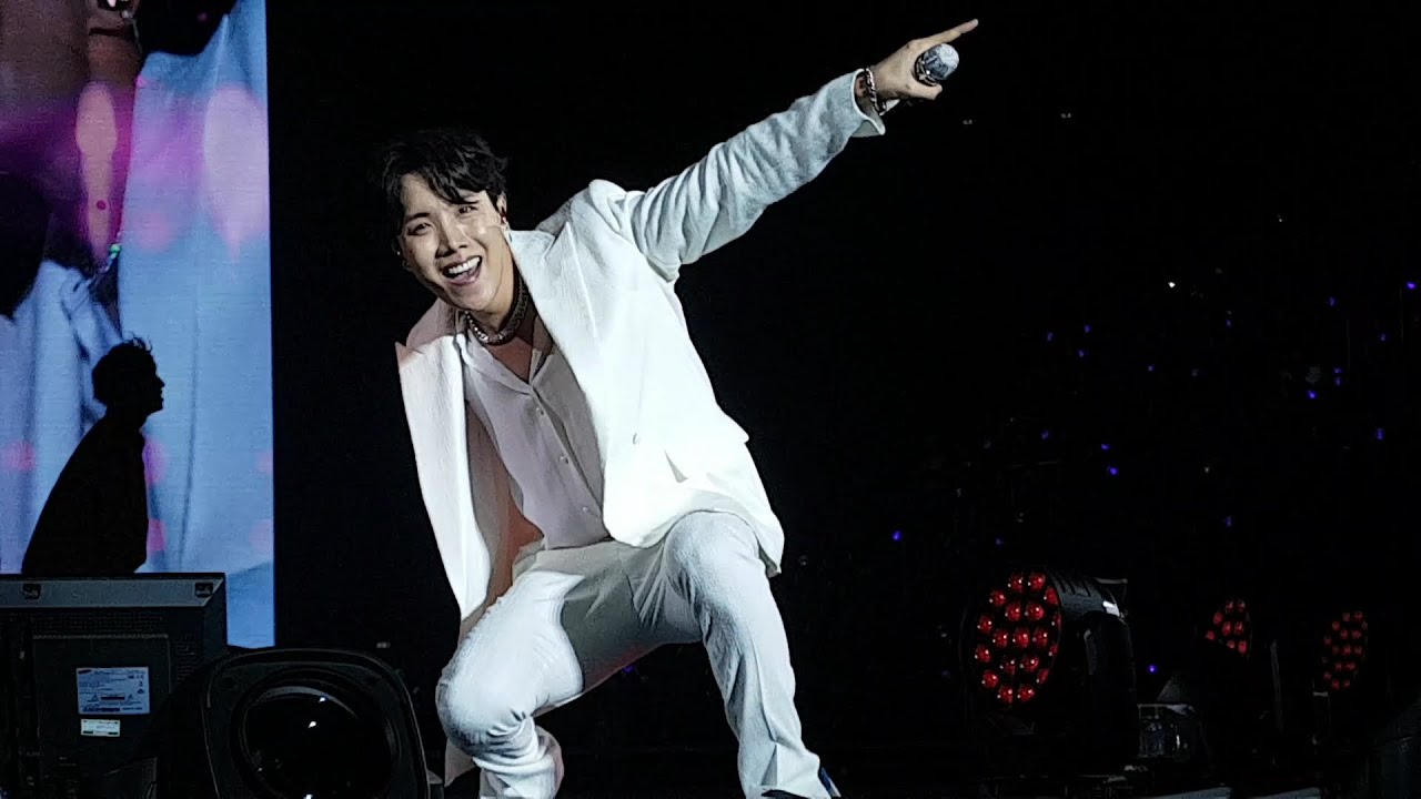 20181020 BTS 방탄소년단 @Paris DAY 2 - J-Hope: Just Dance 👑 직캠 - YouTube