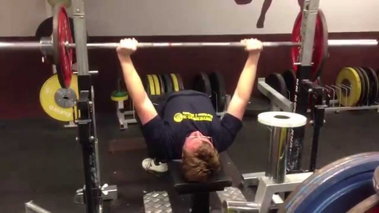 V8D4 Bänkpress till rack med 2s död start 82,5kg*2 - YouTube