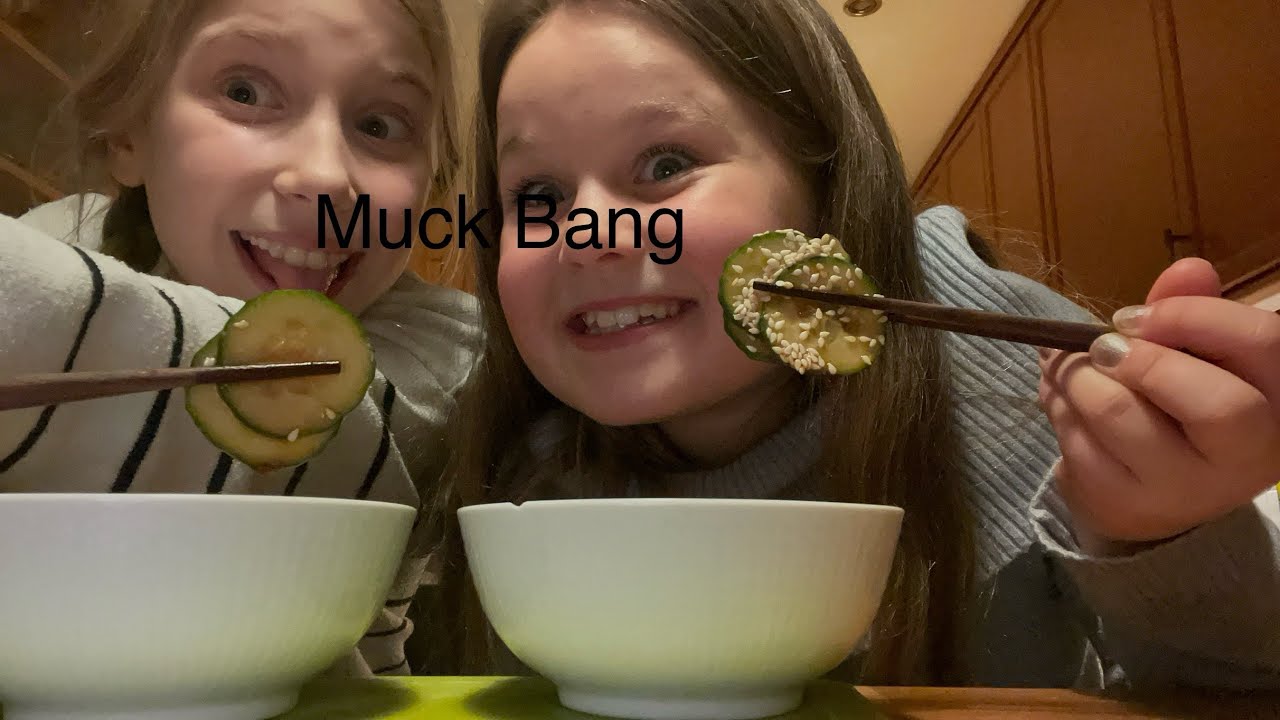 Muck Bang med gurksallad - YouTube