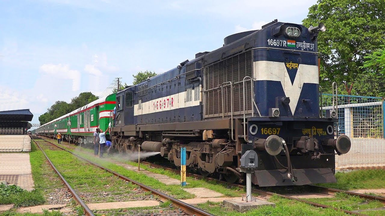 Coupling of Indian Railways WDM-3A Loco with Bangladesh Railways ...