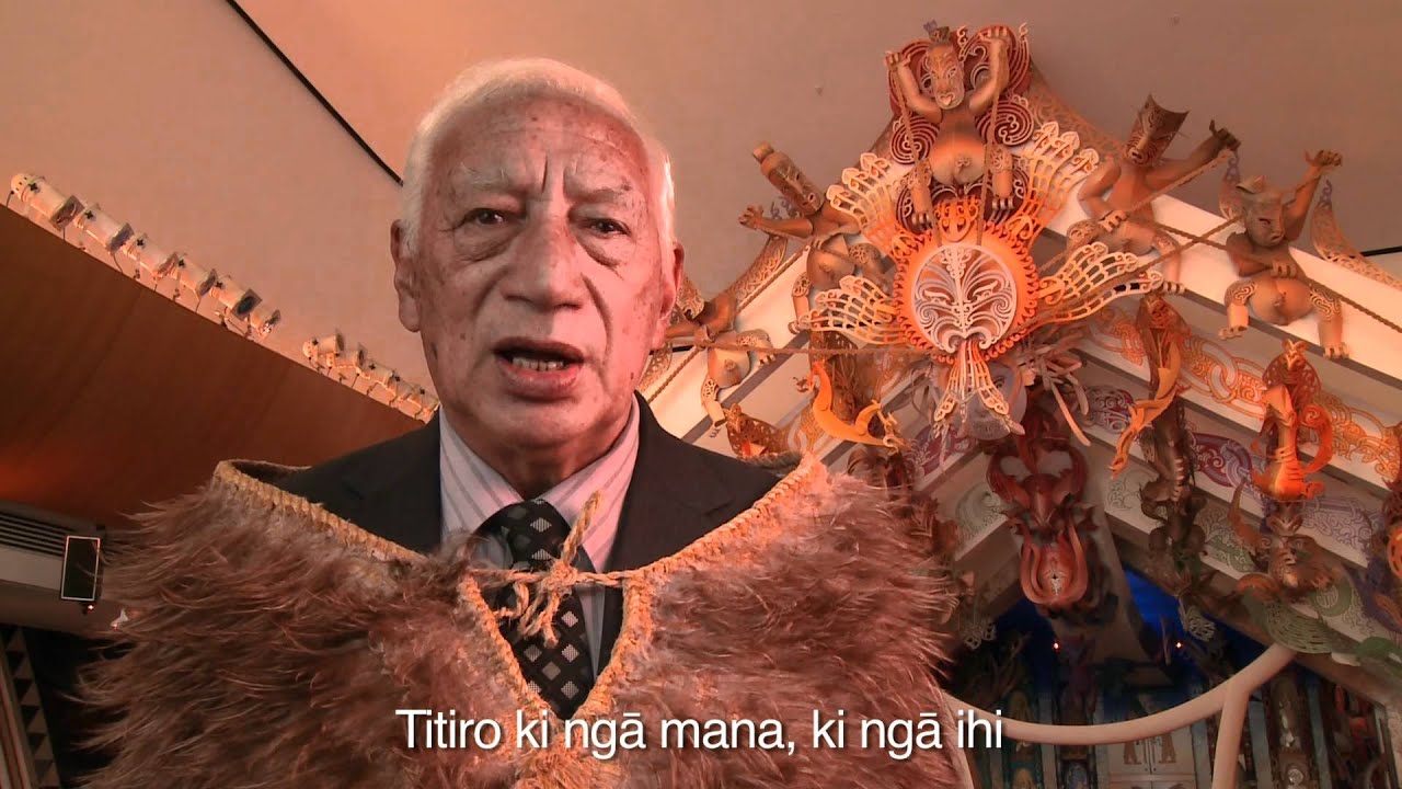 Kukupa Tirikātene introduces you to Māori cloaks - YouTube