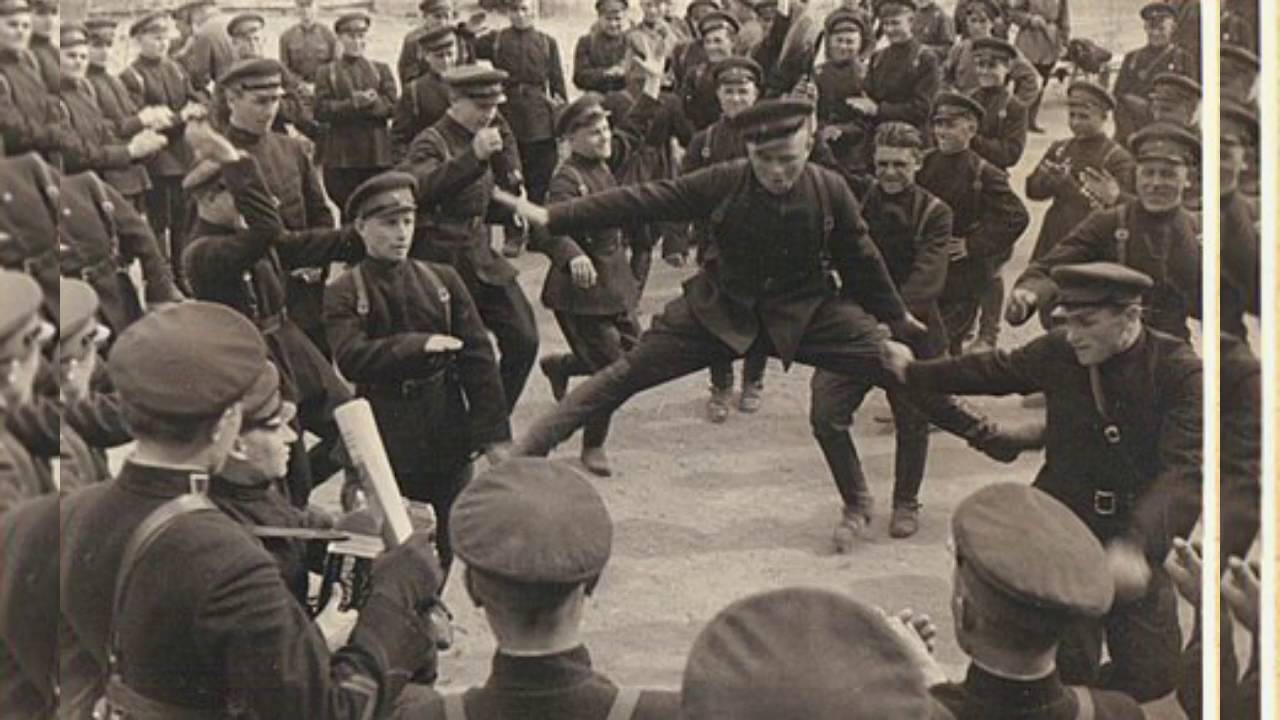 Strashnaya istoriya - Scary tale - YouTube