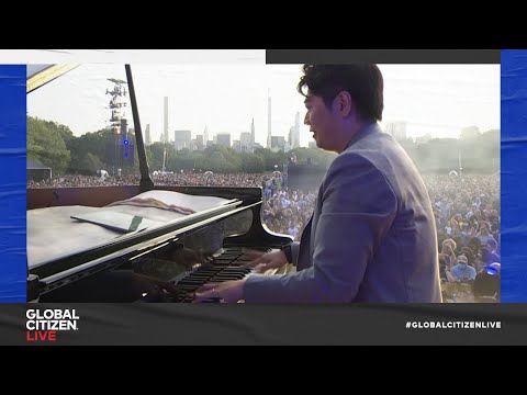 Lang Lang Perfoms \