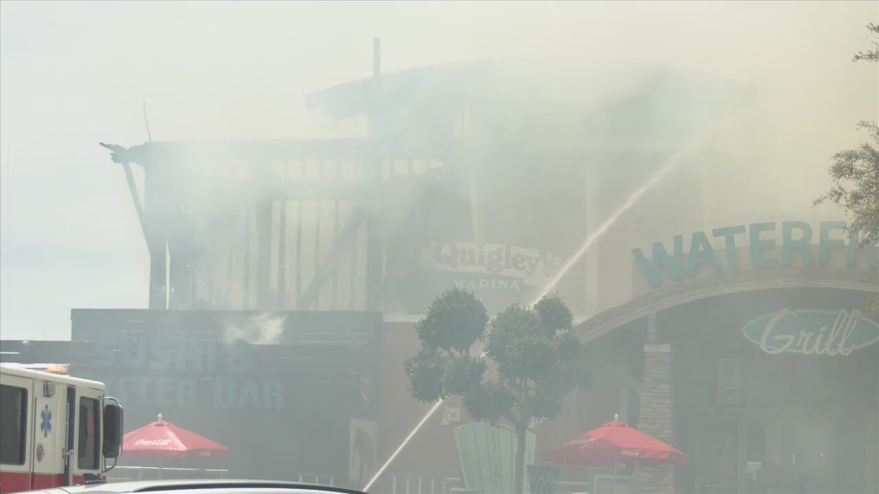 Massive fire breaks out at Tailfins Restaurant in Destin - YouTube