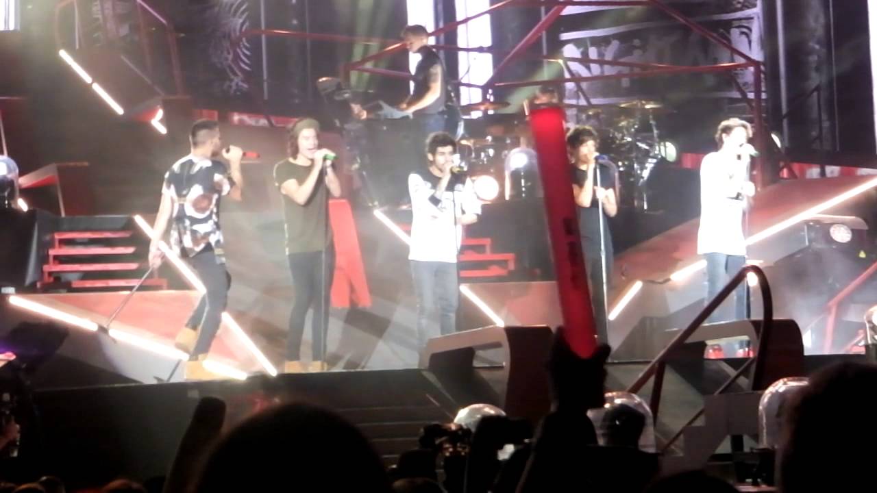 One Direction Soldier Field Chicago 8/30/14 Through the Dark - YouTube