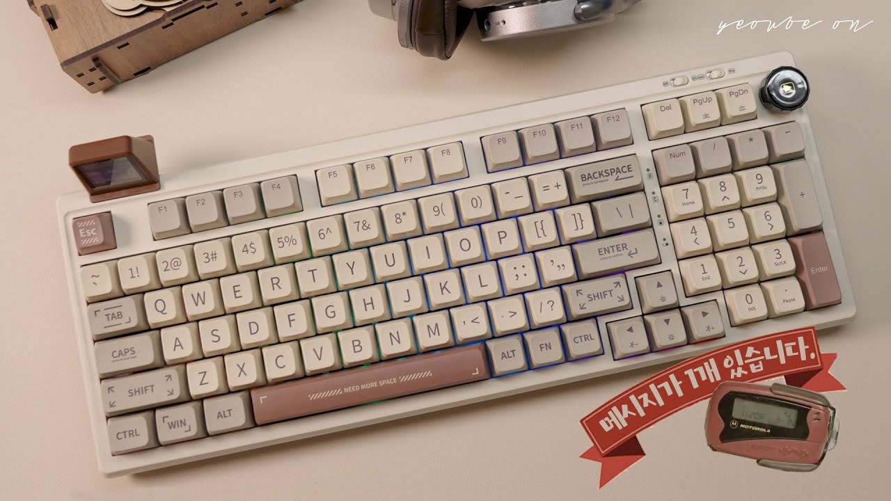 레트로 감성 미니 스크린 기계식 키보드📻 에포메이커 RT100 (EPOMAKER RT100) - YouTube