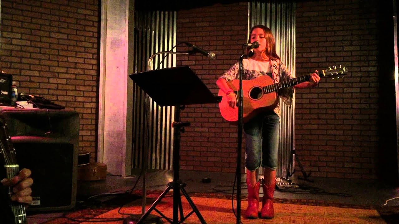 Izzy 9 sings "amazing grace" by Chris Tomlin. - YouTube