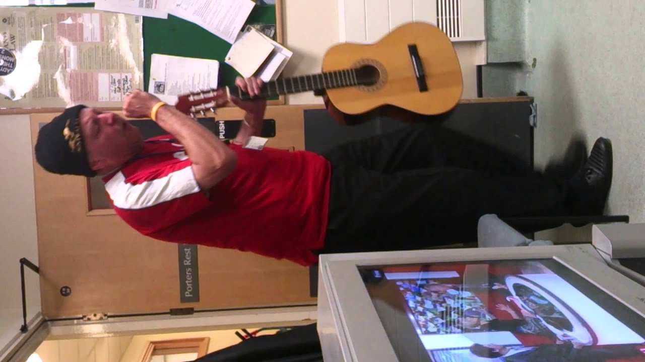 Kevin law live guitar man - YouTube