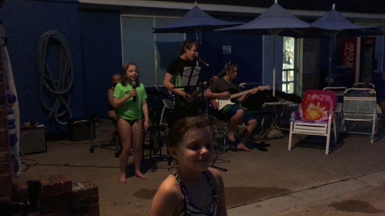 Grand Band sings Cheeseburger - YouTube