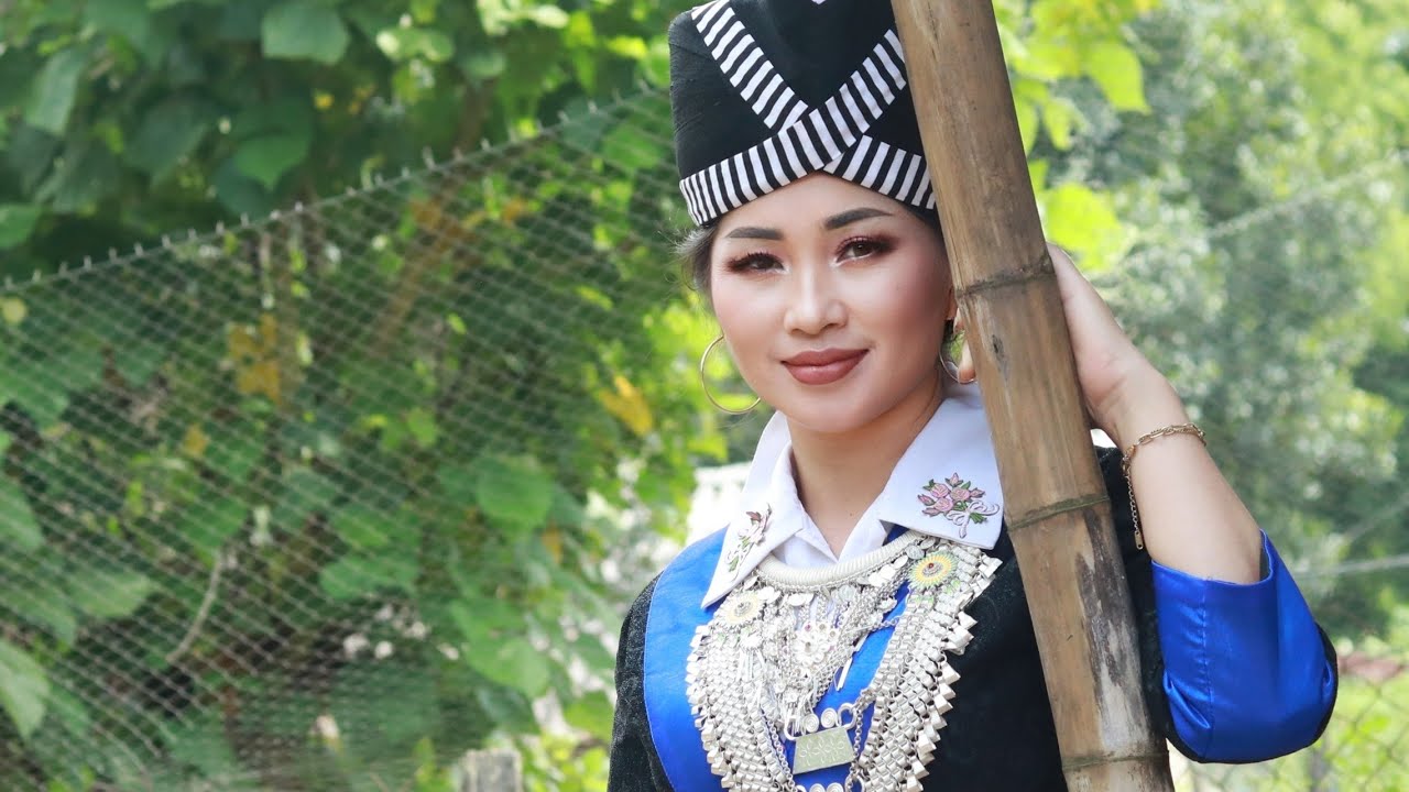 ua vauv 3 tag kis xav2 aim paum tas li - YouTube