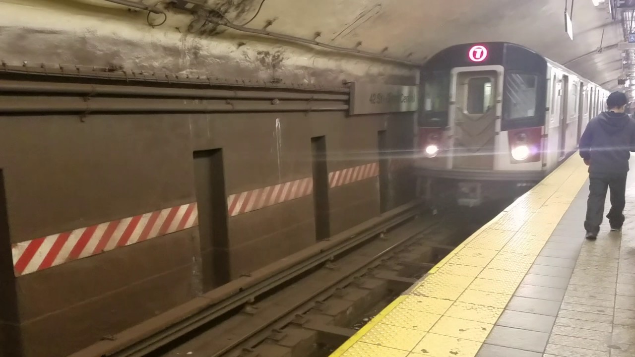 MTA IRT 7 Train Pulling Into 42nd Street Grand Central In Manhattan ...