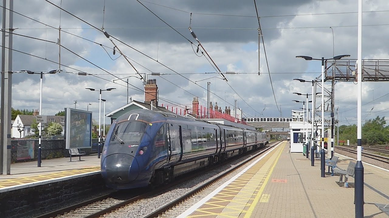 Hull Trains Class 802 passes Newark Northgate (15/5/23) - YouTube