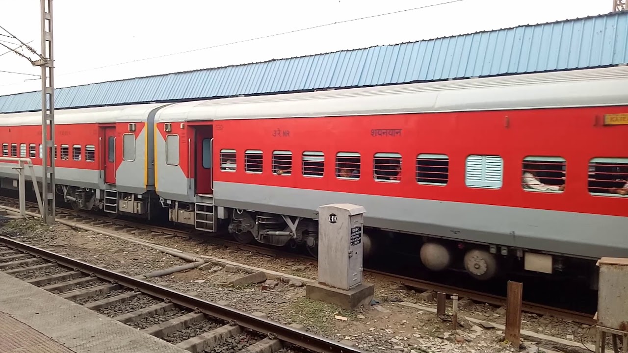 12471 Swaraj Express in new version from Bandra Terminus. - YouTube
