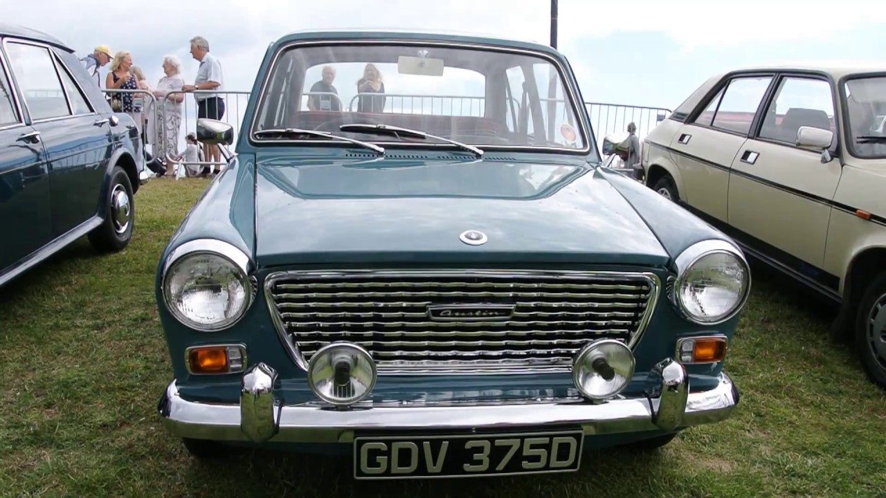 Austin 1100 Mk1 classic car parked on display - YouTube