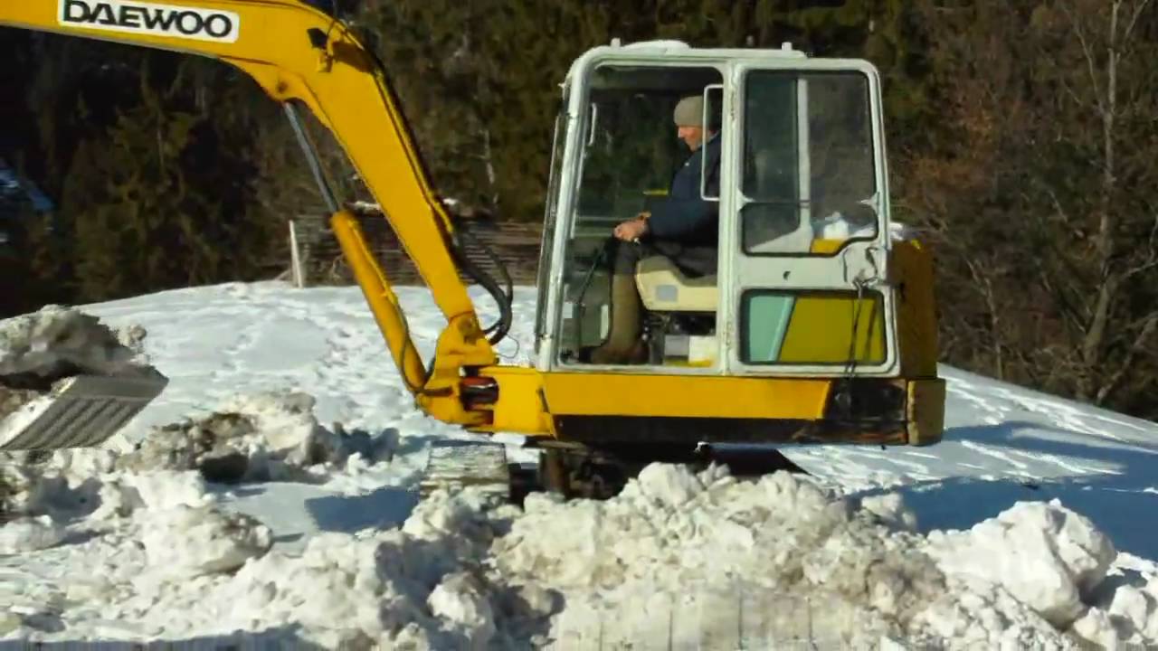 Daewoo DH50 Minibagger - YouTube