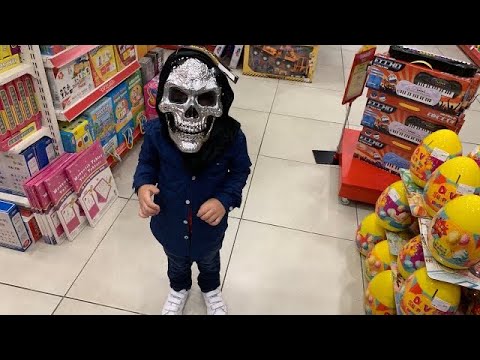 Yusuf oyuncakçıya gitti.Korkunç maske taktı😱Pijamaskeliler,Nerf, Superman,Hulk,Dinazorları inceledi