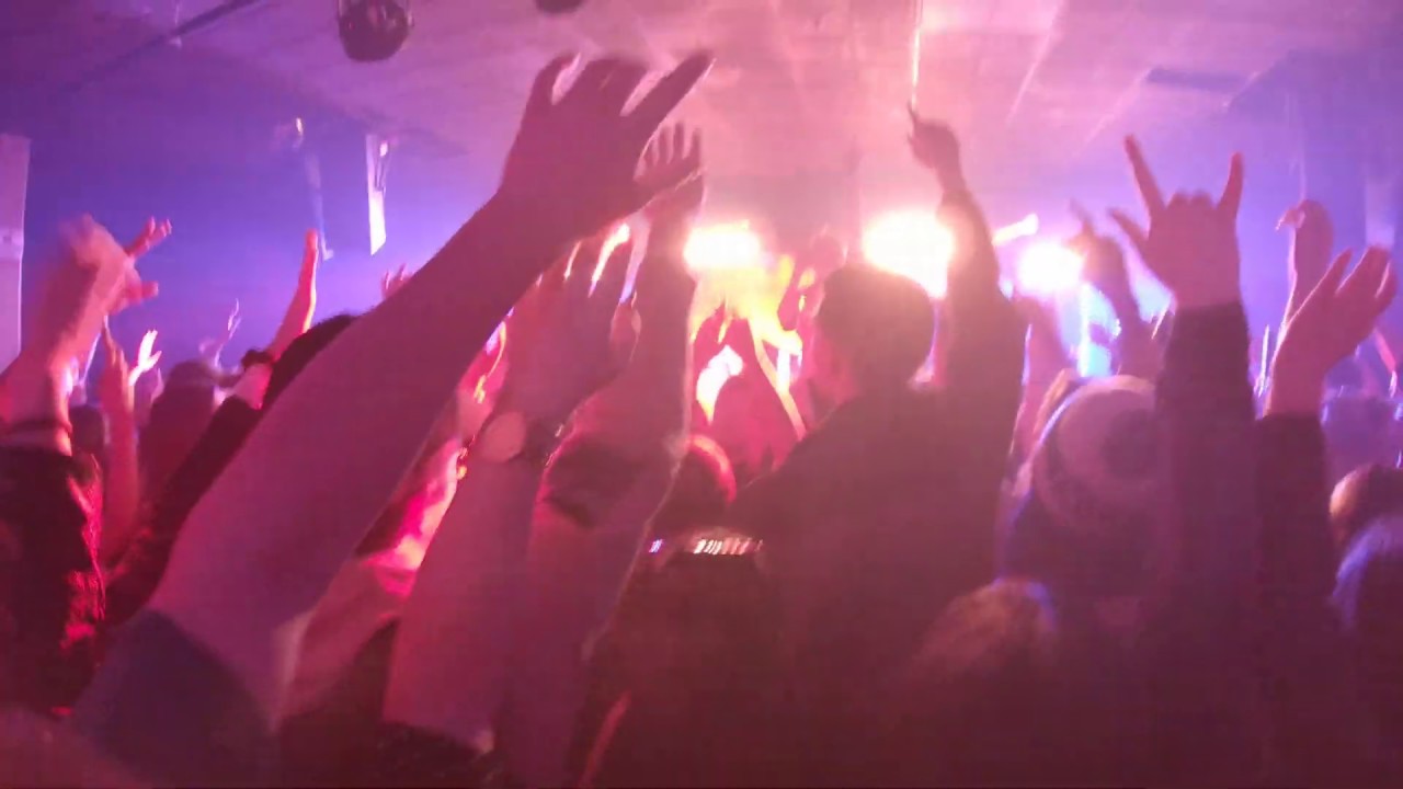 Chase Atlantic "ANGELS" - Live Melbourne 2019 - YouTube