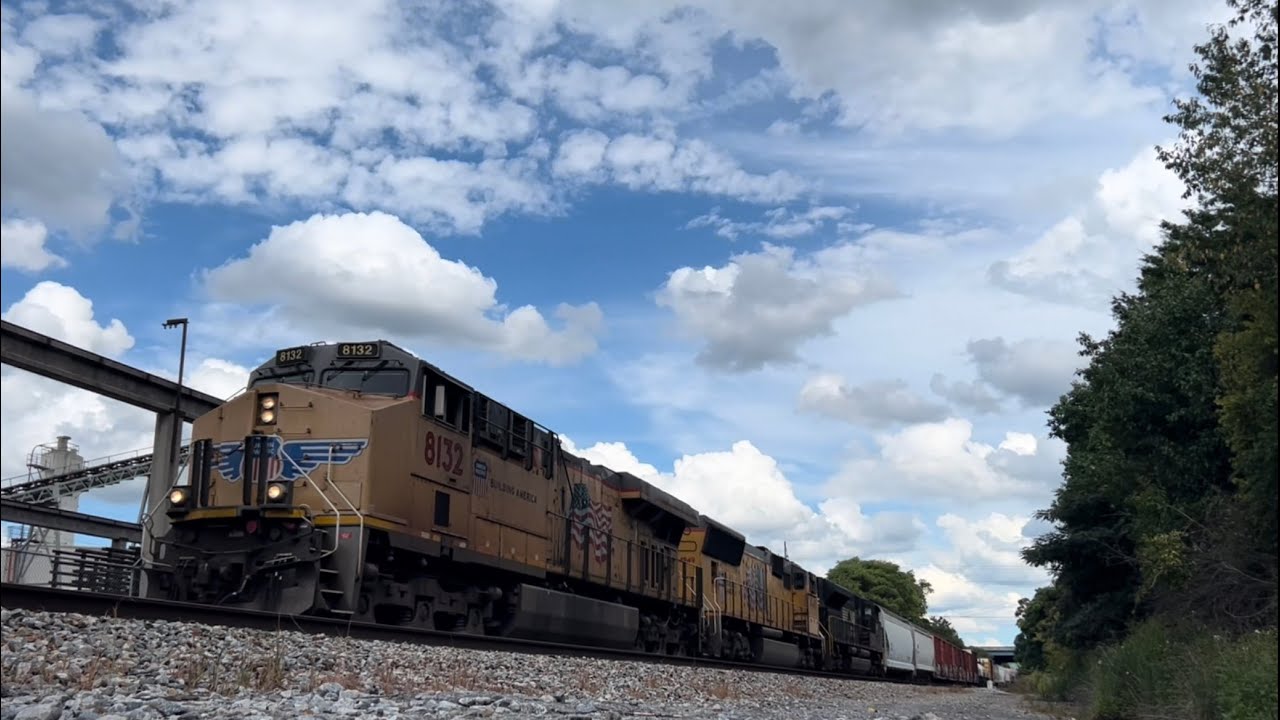 UP ES44AH 8132 Leads NS Manifest 15T on 9/9/22 - YouTube