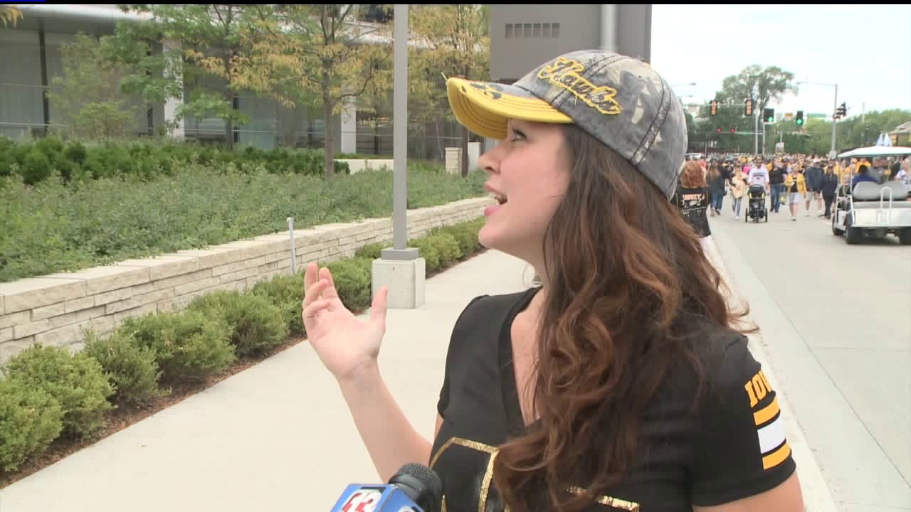 Hawkeye fans do "the wave" at Iowa game, starting new tradition: SEPT ...