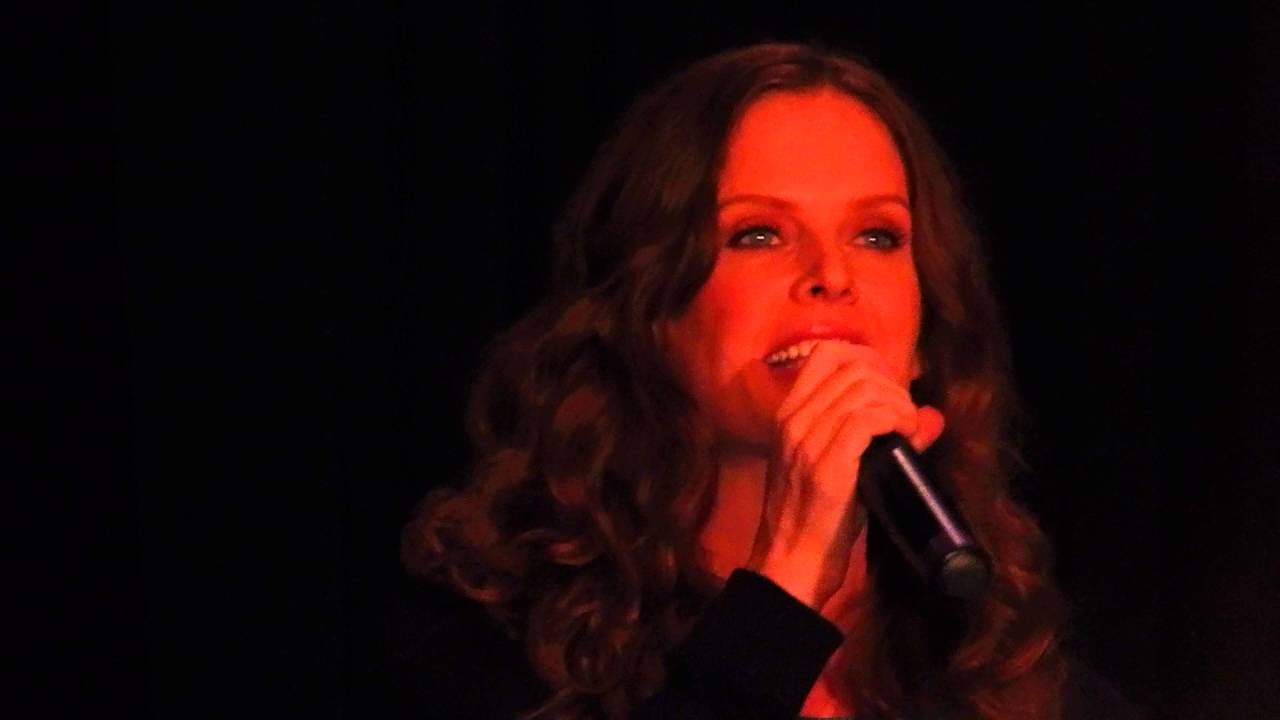 OUAT Chicago 2016 - Bex Mader singing in German - YouTube