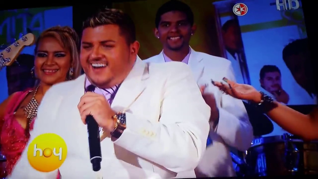 La Original Sonora Dinamita de Lucho Argain y Xiu García - YouTube