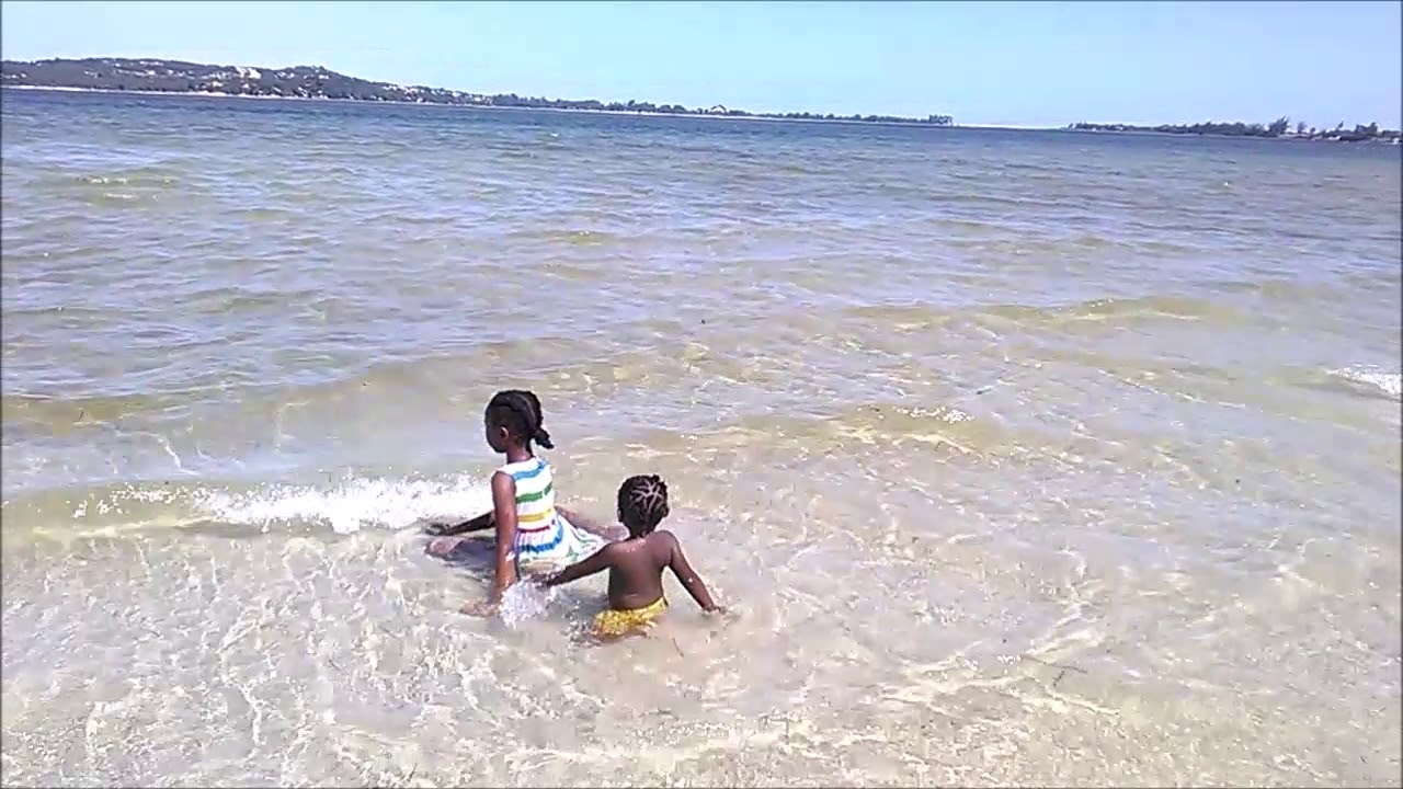 Praia do BILENE Mozambique - YouTube