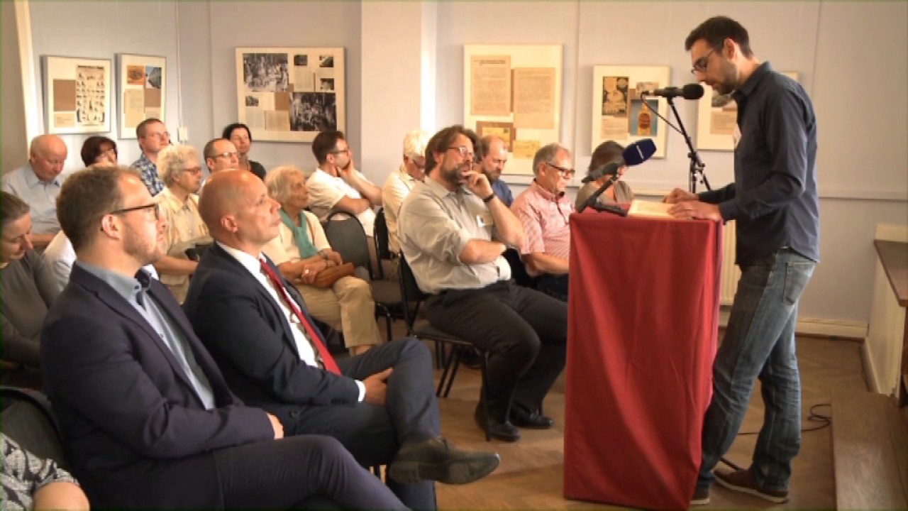 Neue Ausstellung im Max-Samuel-Haus Rostock - YouTube