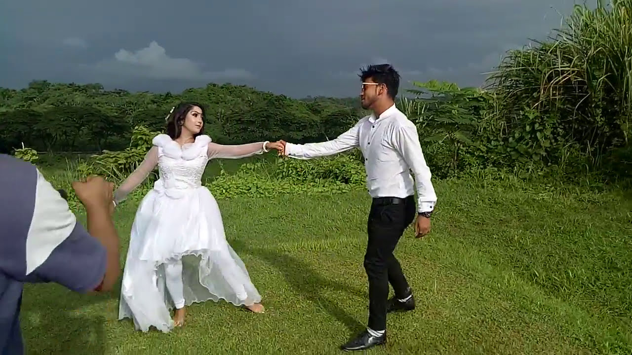 Majhe Majhe Tor Kache - YouTube