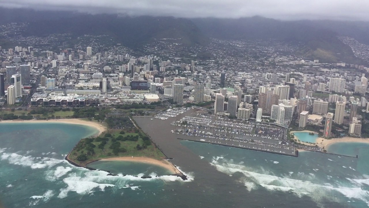 Spectacular Landing in Honolulu 26L - YouTube