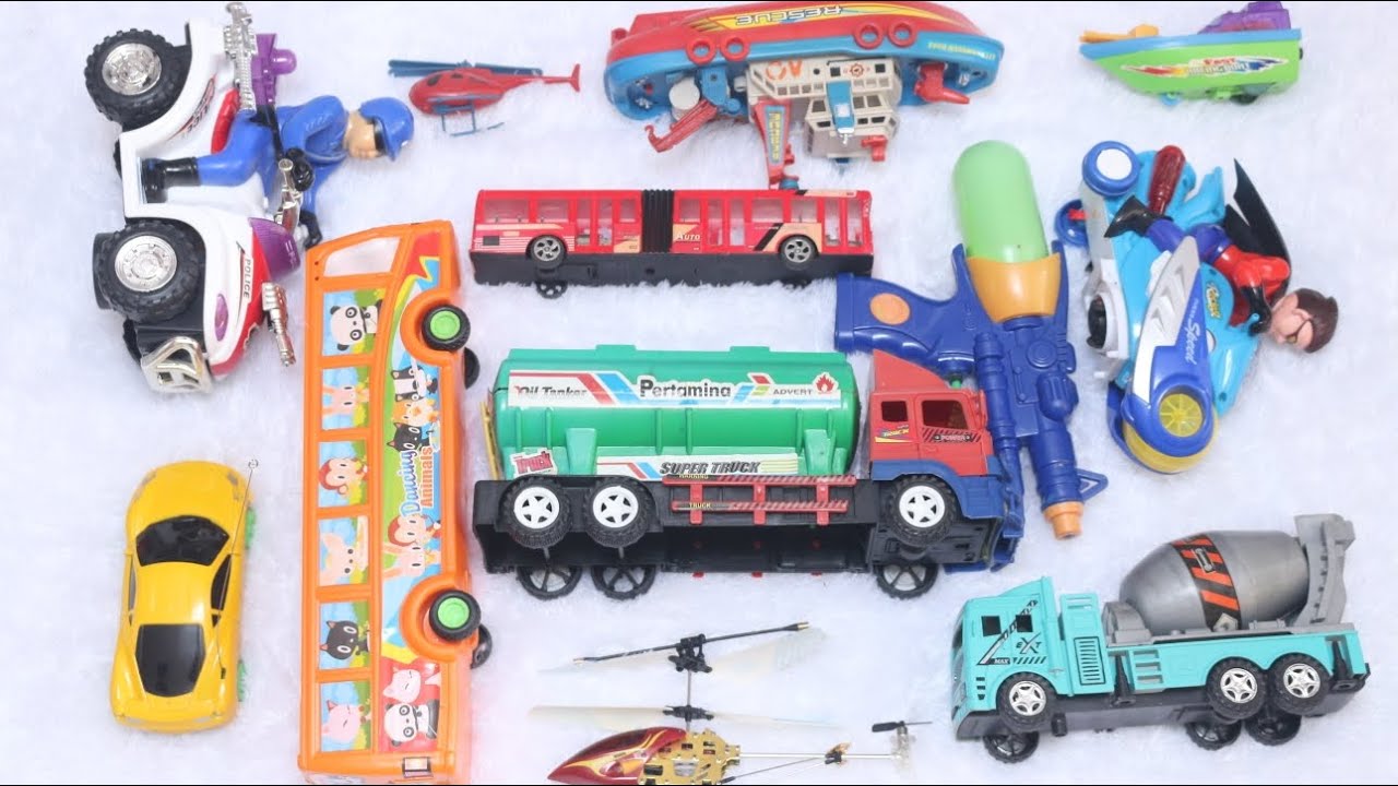 Mainan mobil mobilan, mobil truk, mobil bus, helikopter, perahu, mobil ...