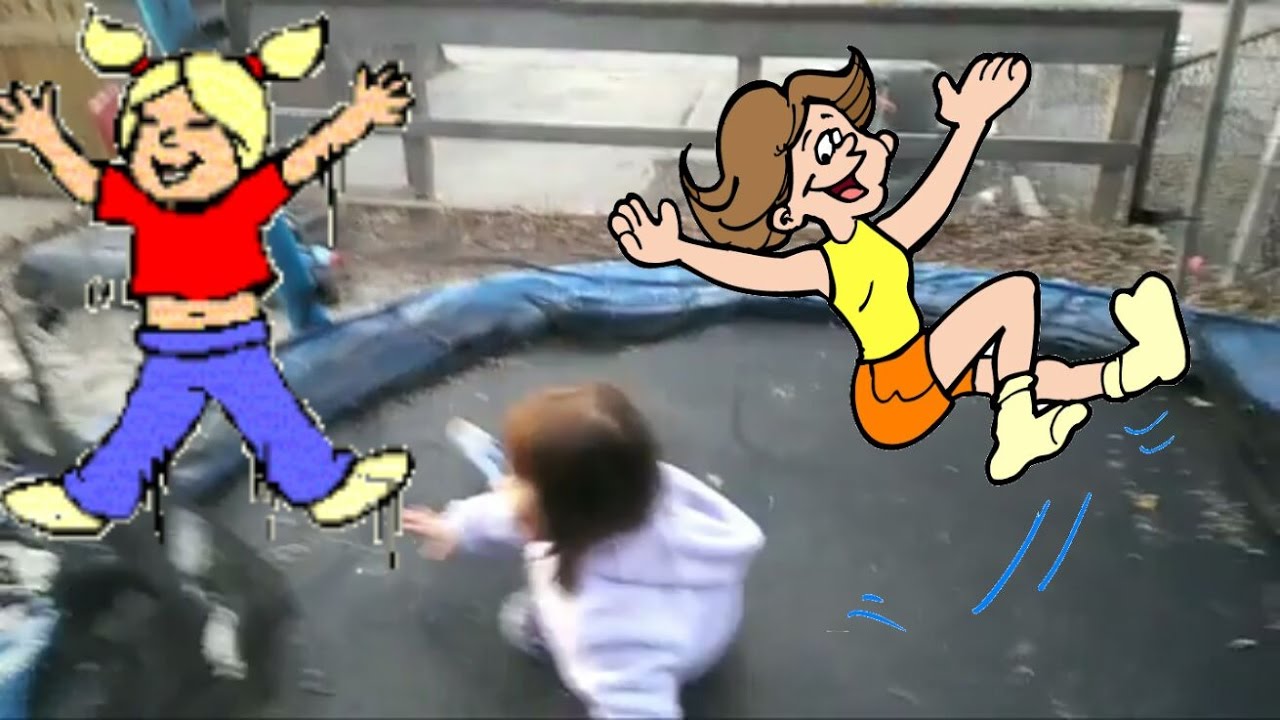 Jugando a saltar en el patio de la casa // Jumping in the Trampoline ...