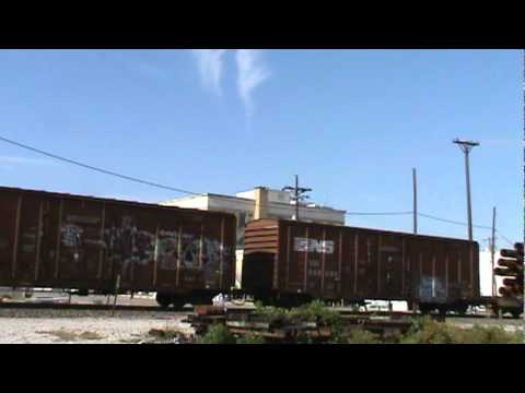 BNSF 8214 west at Vinita Oklahoma. - YouTube