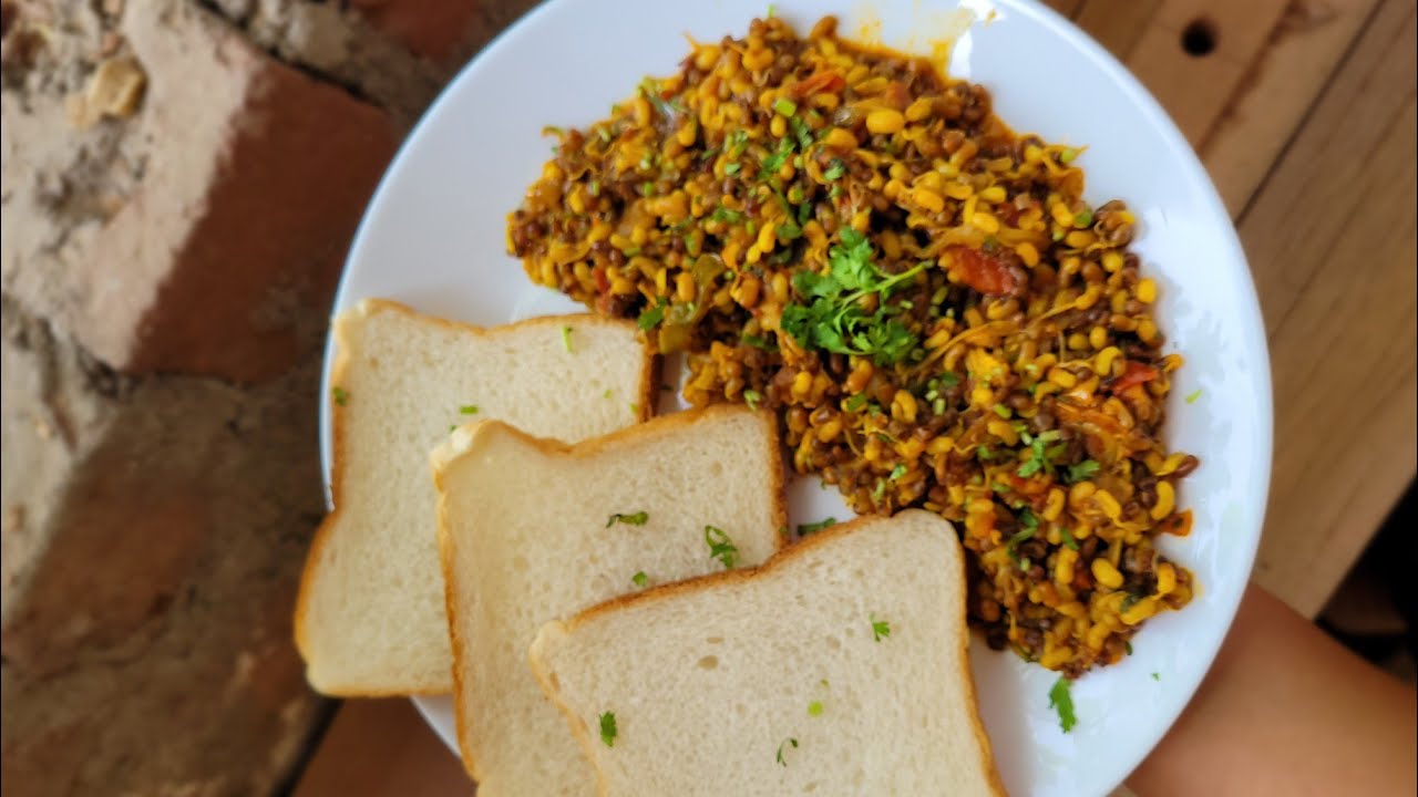 matki chi usal || maharashtran sprout matki ki recipe || sprout moth ...