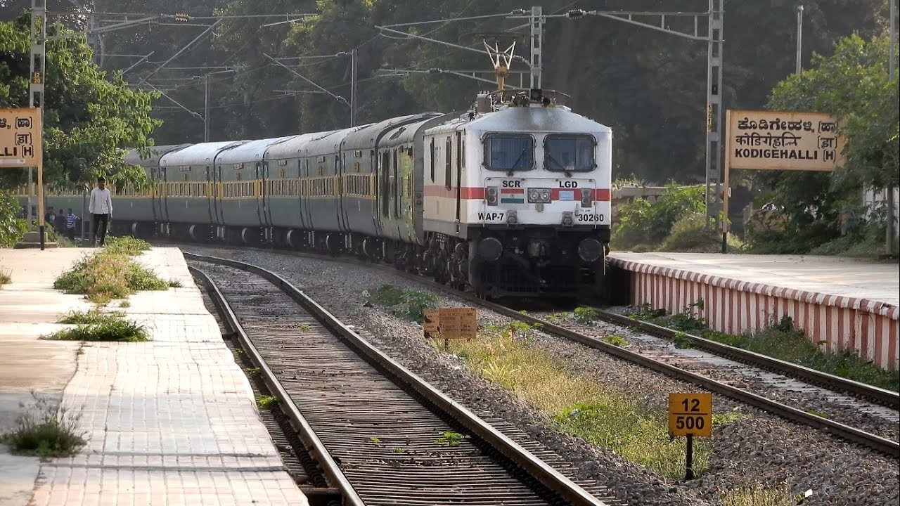 [4K_UHD]: LGD WAP 7 SECUNDERABAD bound GARIB RATH Express speeds ...