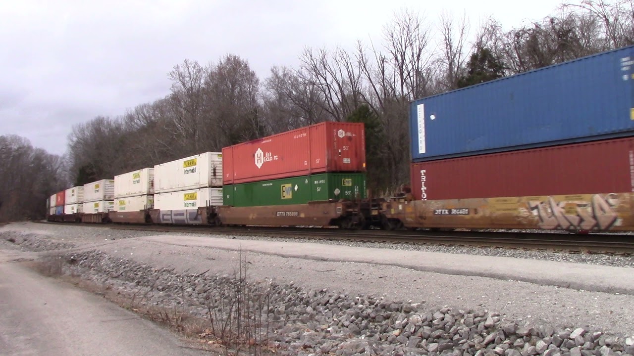 NS #1815 leads NS 215 through Burnside, KY - YouTube