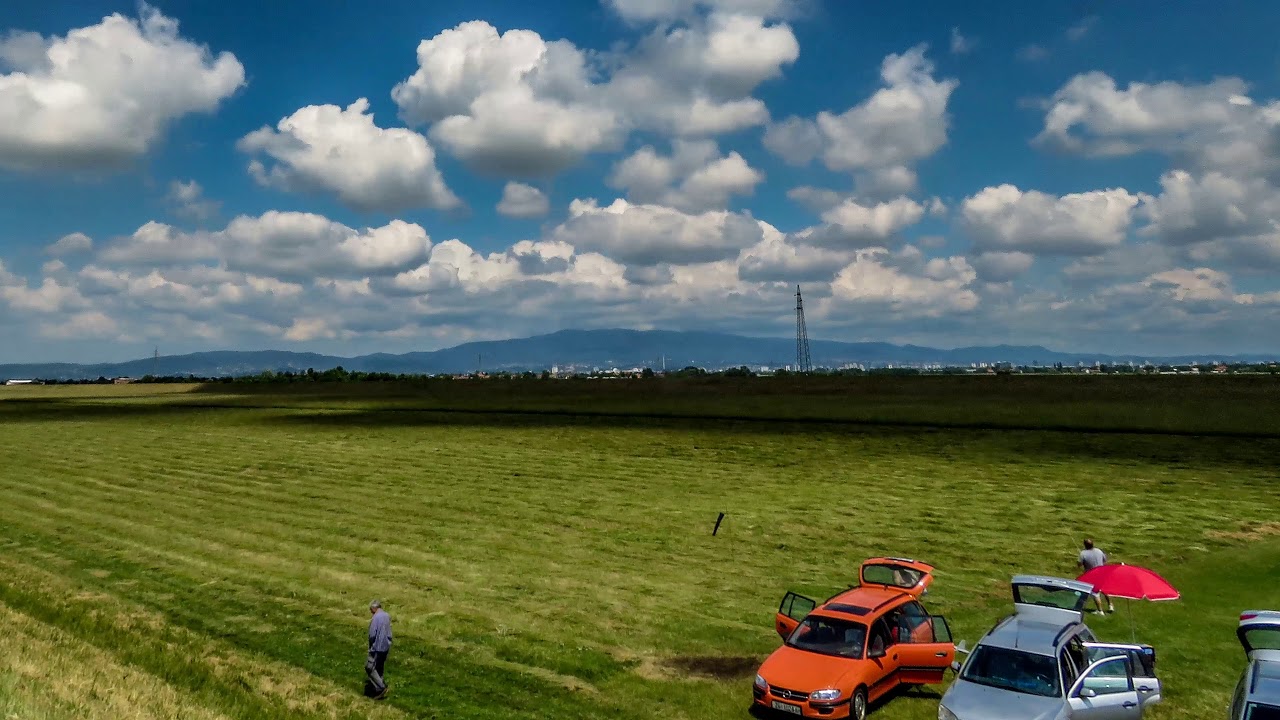 Oblaci, livada, kanal, modelari, sunce i ptice -4k UHD Time Lapse - YouTube