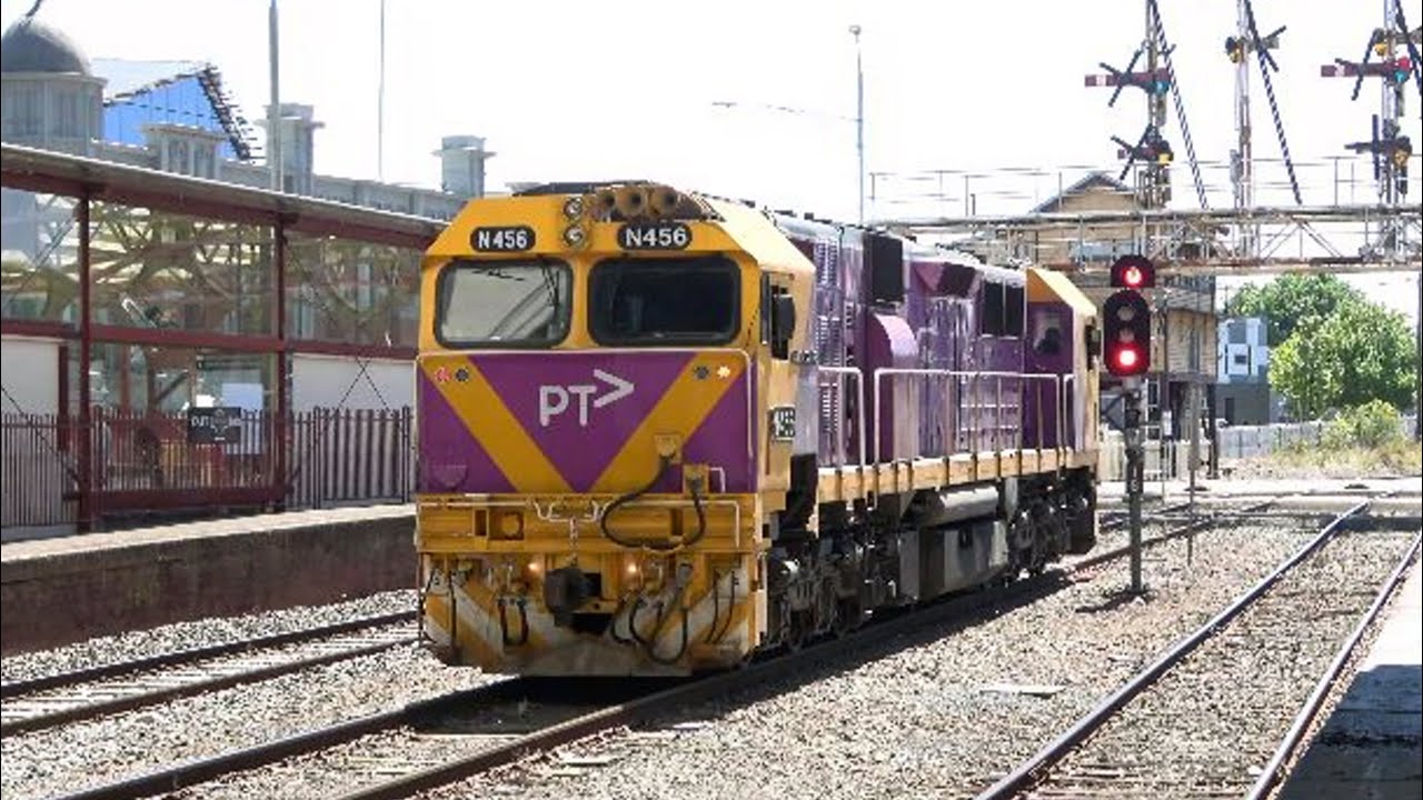 AFTER YEARS AWAY from Ballarat Station - The return of Rostered V/Line ...