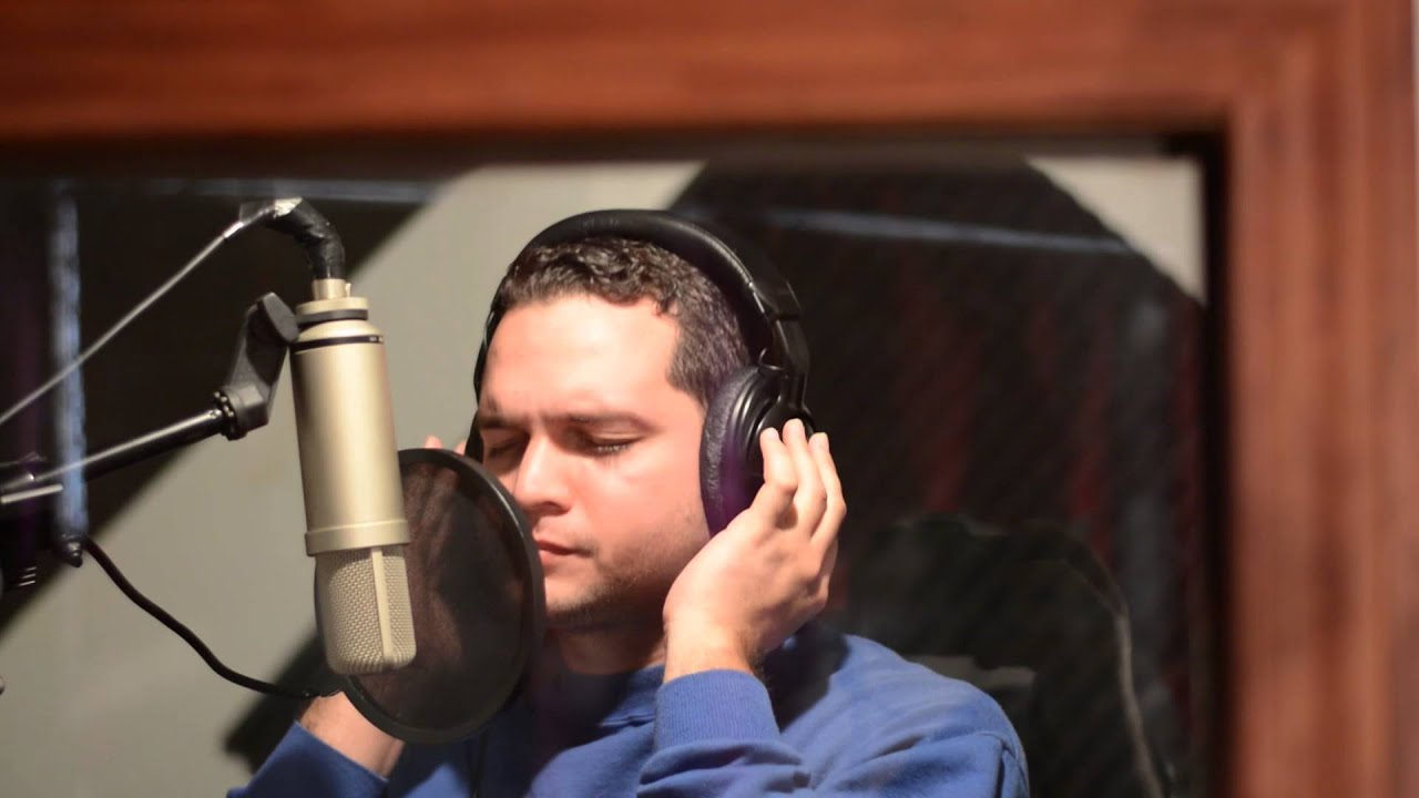 Raymond Rodriguez cantando su tema original "Saname" - YouTube
