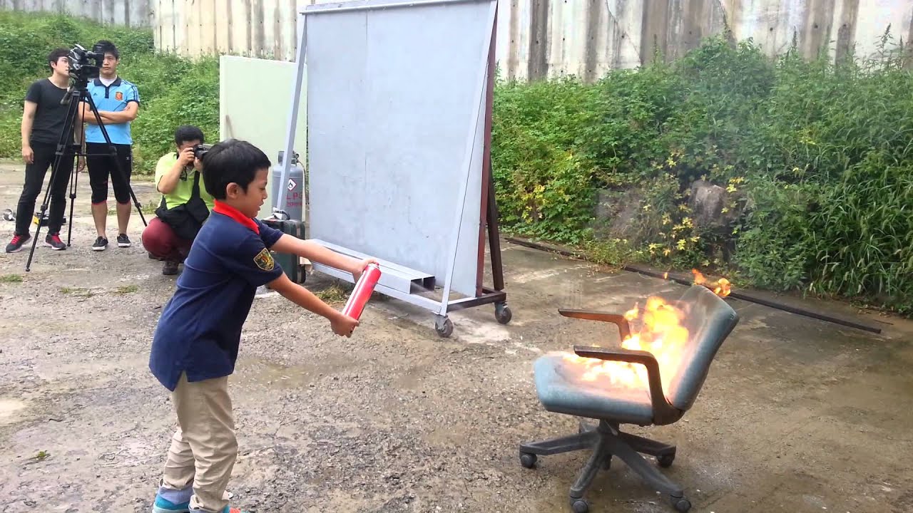 999 fire fighter Kids can do fire fighting!! - YouTube