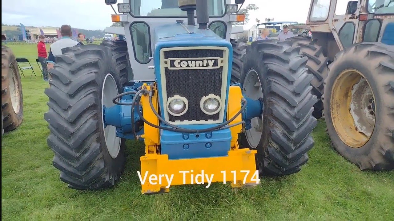 Tractors at Hay on Wye - YouTube