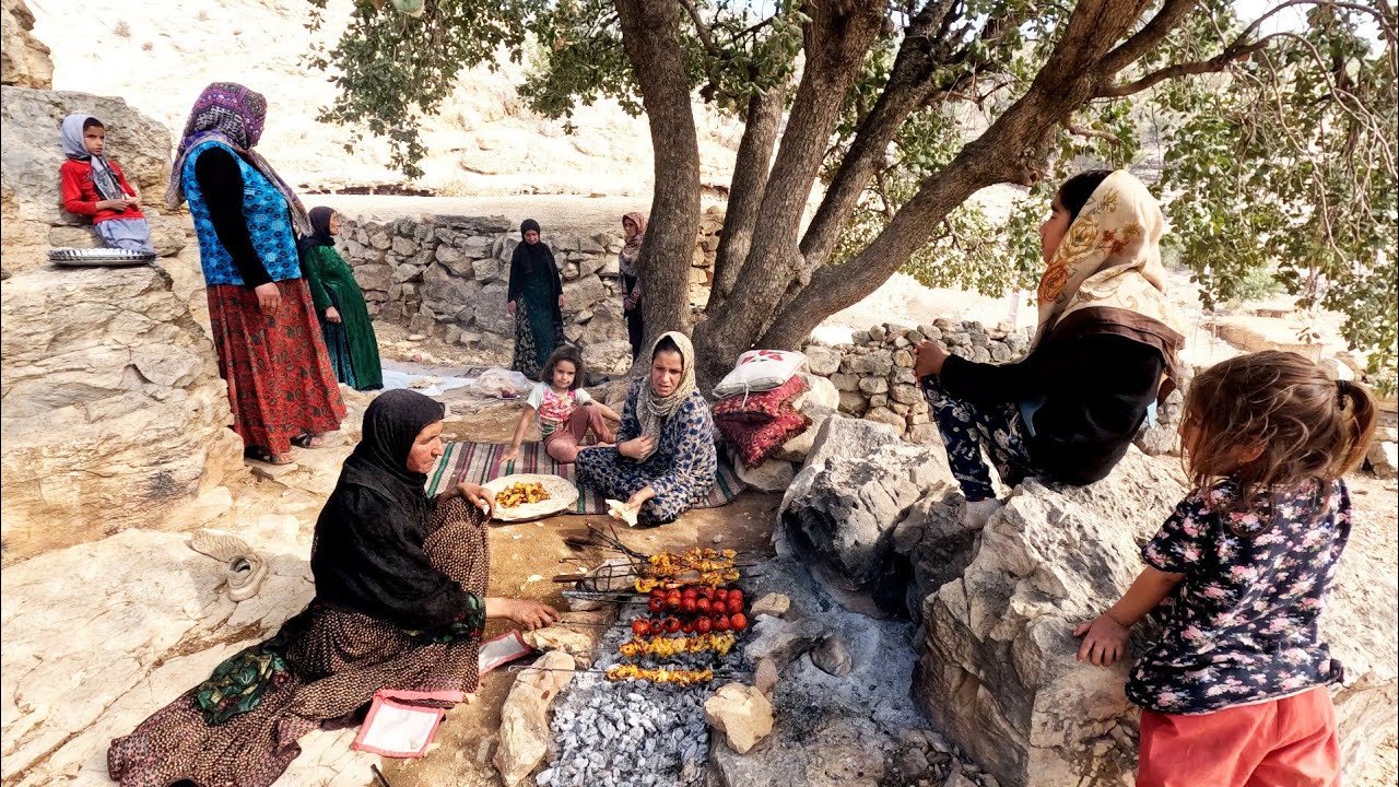 Nomadic Neighbors Barbecue Together _ Nomadic & Village Lifestyle Of ...