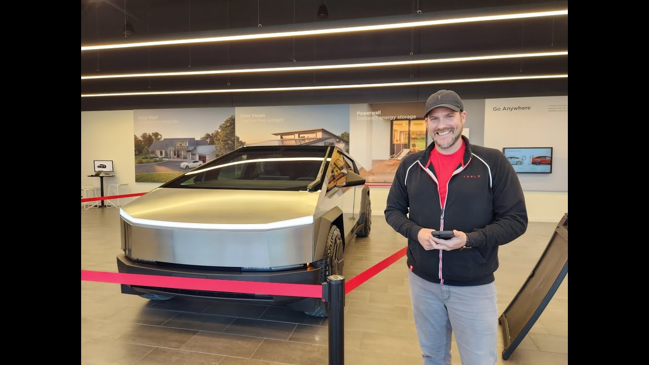 Tesla Cybertruck Display in Houston: Part 1 - YouTube