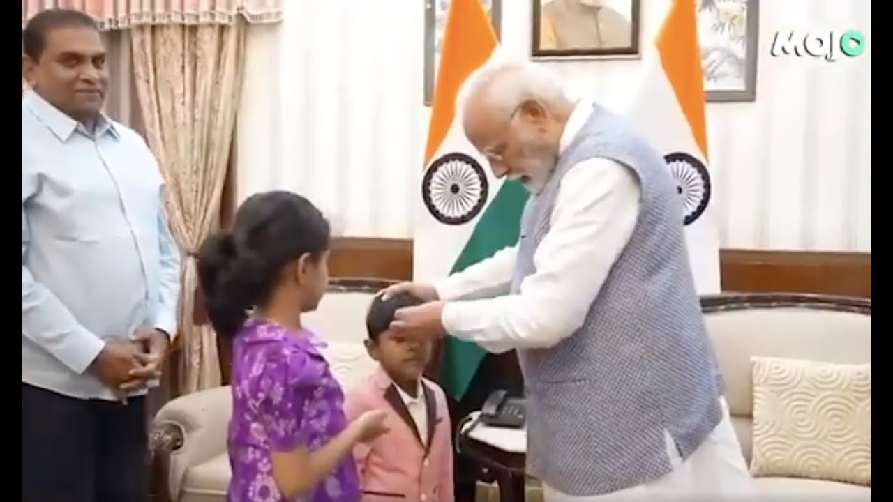 PM Modi's Inner Child | PM Performs Coin Tricks & Engages In Playful ...